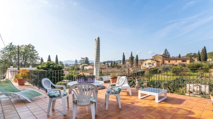 Appartement Dans Villa Au Calme à Grasse - Grasse