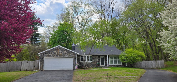 Cozy Modern Retreat - Clifton Park, NY