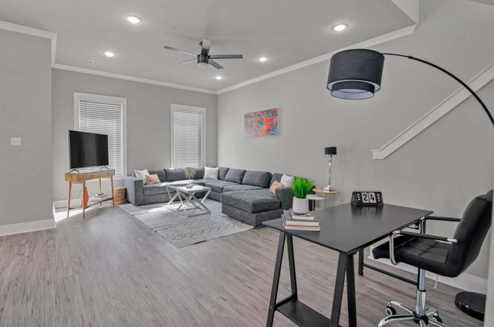 La House 3 Beds  Modern Comfort Meets Cozy Charm - Baton Rouge