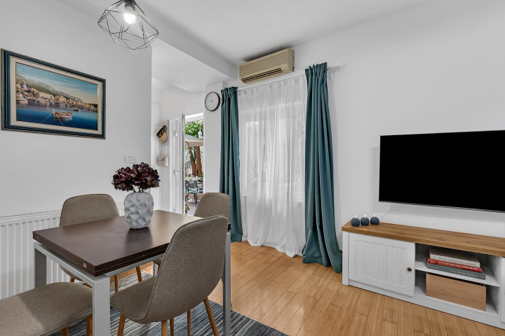Hidden Garden  Last Minute Deal Aug 31sep 5 - Makarska