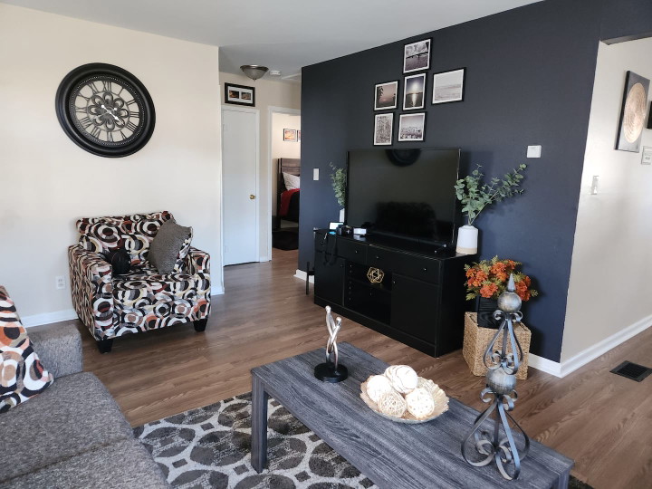 Cozy 2br 1ba Near Ysu & Downtown Youngstown - Youngstown, OH