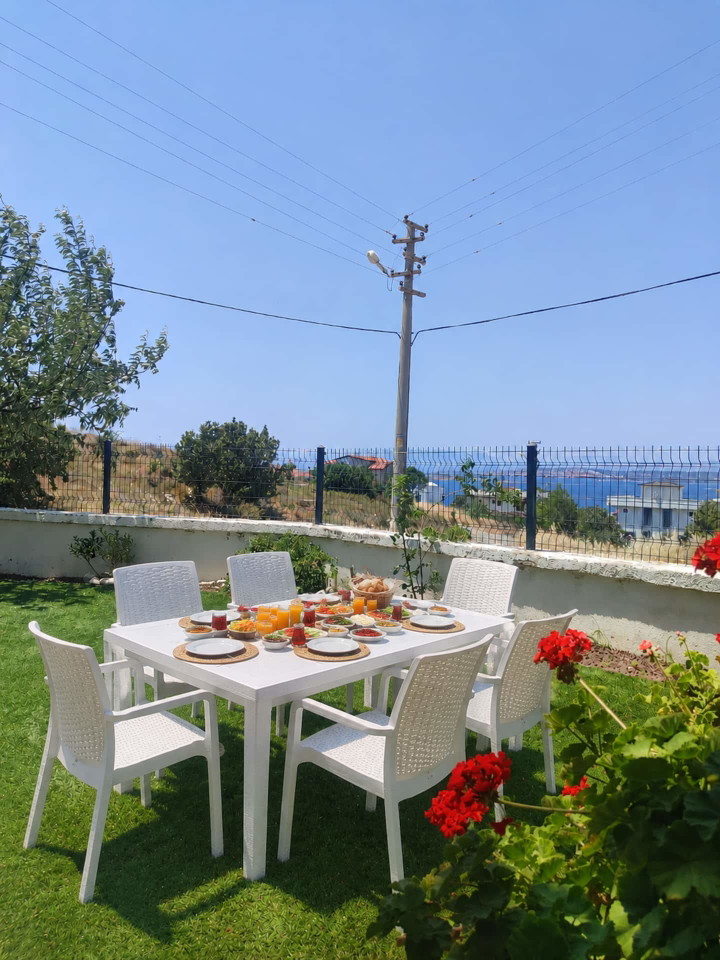 A Peaceful Vacation In The Lebiderya Bahçeli Villa - Seferihisar