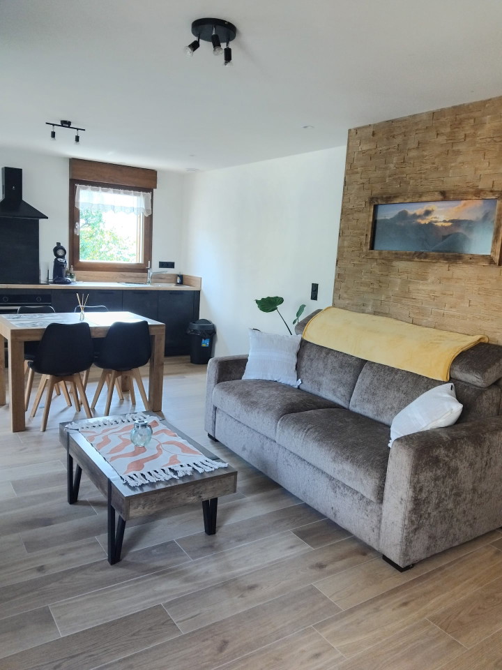 Roche Et Beau Bois Réunis Par La Terrasse Commune. - Taninges
