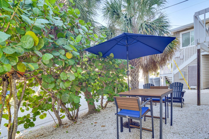 1 Block To Sunset Beach: Dog-friendly Family Home - St. Pete Beach, FL