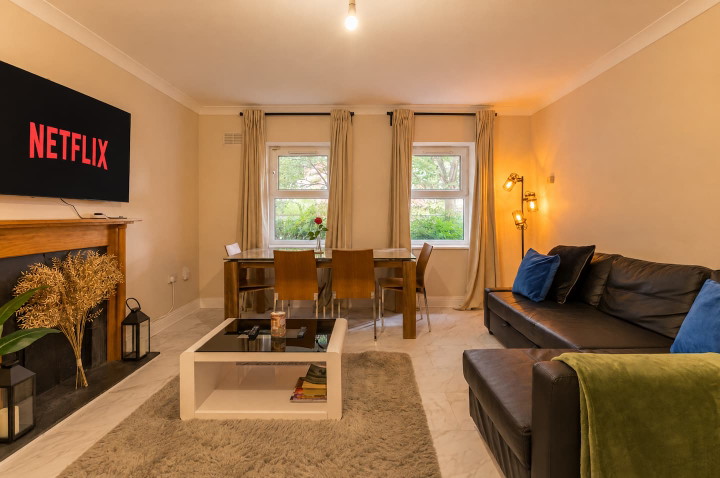 Modern Elegant Central Dublin Apt | Free Parking - Dún Laoghaire