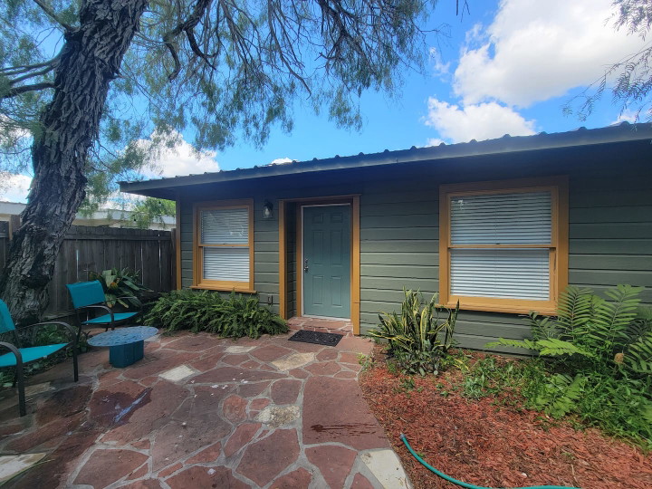 Beautiful Modern 1 Bedroom Duplex House - Harlingen, TX