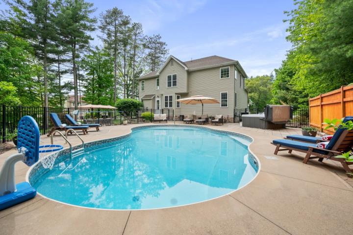 Saratoga Track Pool | Hot Tub | Fire Pit Game Room - Greenwich, NY