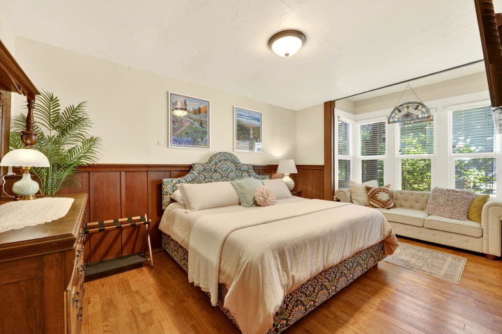 Whimsy On B | 2br Steps To Downtown - Ashland, OR