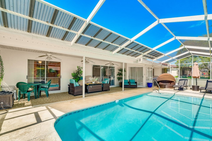 9 Mi To Beach! Poolside Escape In Spring Hill - Spring Hill, FL