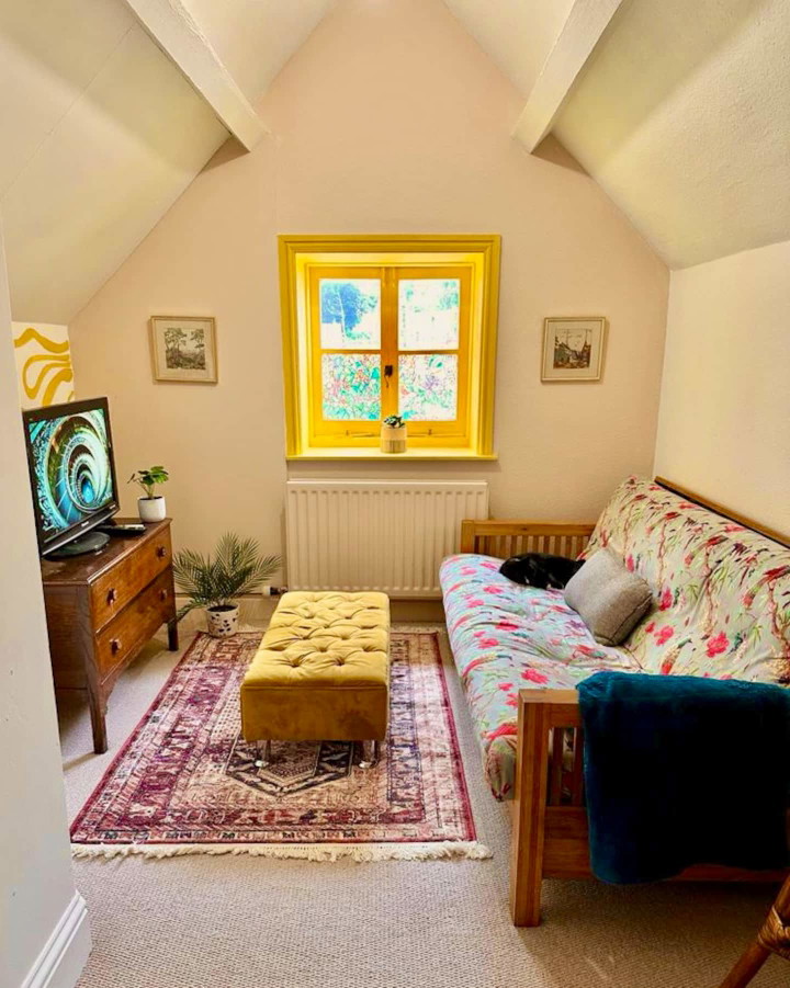 Stylish 1 Bed Mansion Apartment - Colwyn Bay