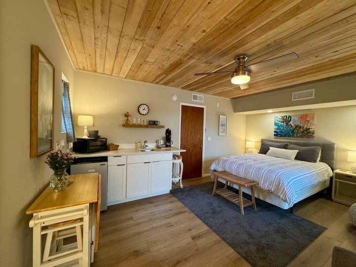 Unit 2 Charming Studio - Fort Myers