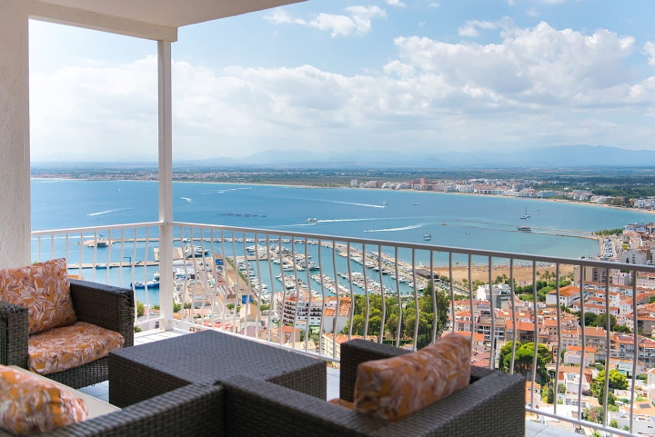 4br Villa With Breathtaking Sea Views & Parking - Roses