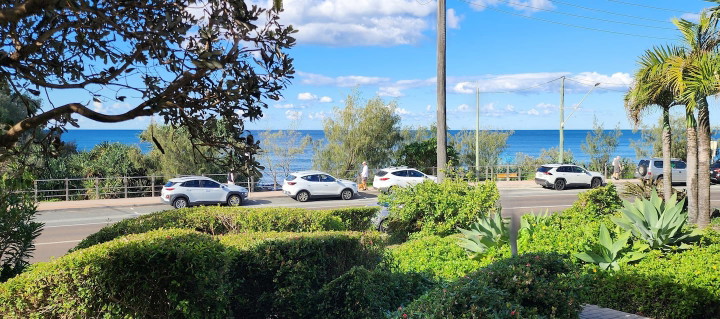 Spacious 2bd, Ground Level Unit With A Great View - Coolum Beach