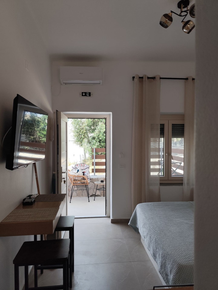 Suite Diminutif Lll - Milos
