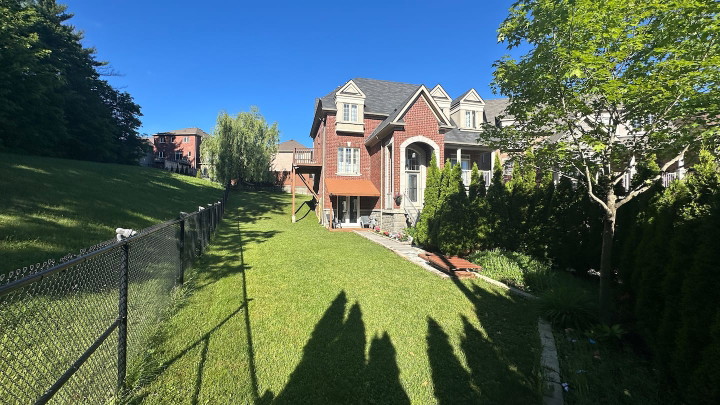 Large 1 Bedroom Fully Furnished Entire Basement - Bradford, ON, Canada