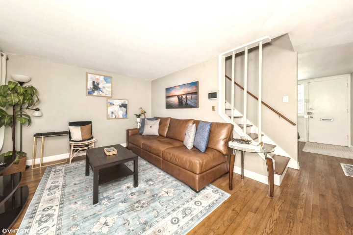 Bronzeville 10 Mins Downtown Washer Dryer Townhome - Chicago, IL
