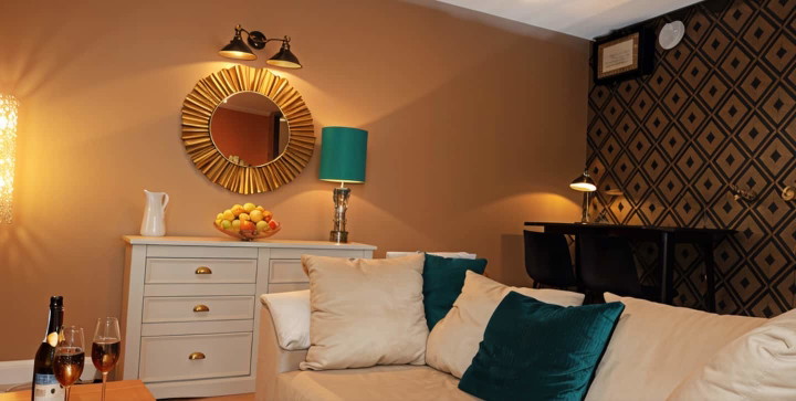Designer Apartment With Workspace & Fast Wifi - St Austell