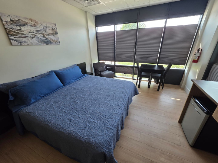 Modern Deluxe Loft | Central, Quiet & Spacious - Peachland