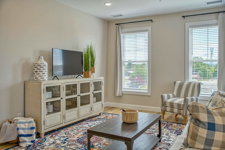 Cedar Station - New 1br Apt In Downtown Cookeville - Cookeville, TN