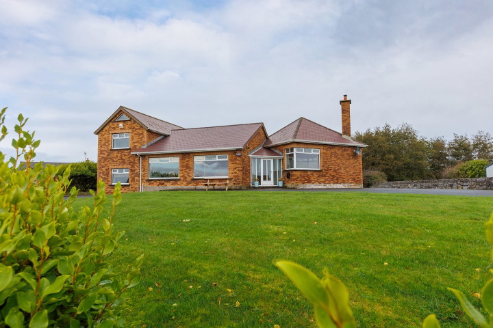 Red Brick House Rosses Point - Panoramic Sea Views - Sligo