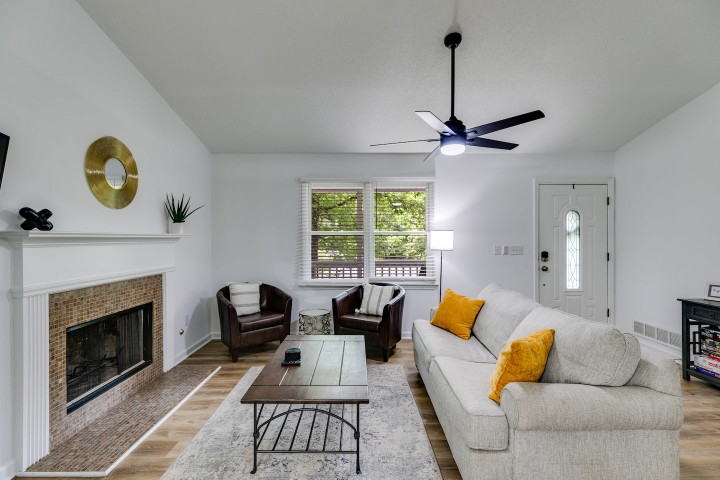 Modern Family Retreat Near Lake - Villa Rica, GA