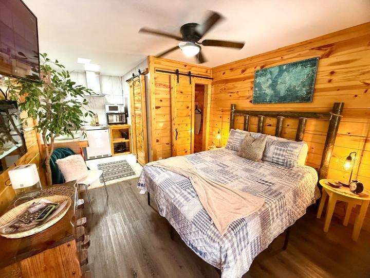Rustic Studio 4, Pets Welcome! Near Dollywood! - Pigeon Forge, TN
