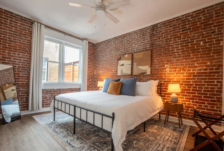 Walkable Downtown Condo | King Bed + Washer/dryer - Spartanburg, SC