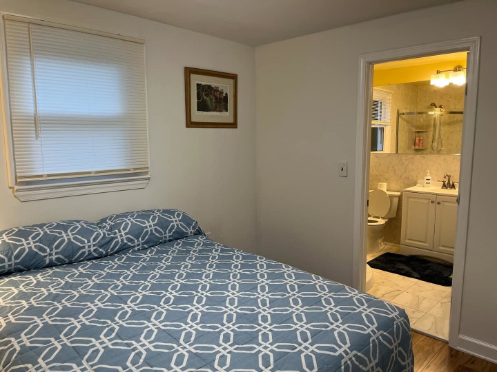 Entire 3 Bedrooms/2 Bathrooms 2 Story House - Gaithersburg, MD