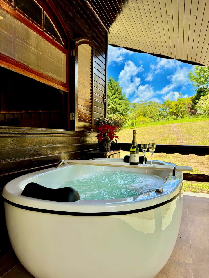 Perfect Romantic Chalet - With Hot Tub And Breakfast - São Roque