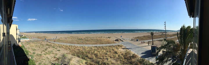 Apart. 1ra Línea Con Magníficas Vistas/front Beach - Castelldefels