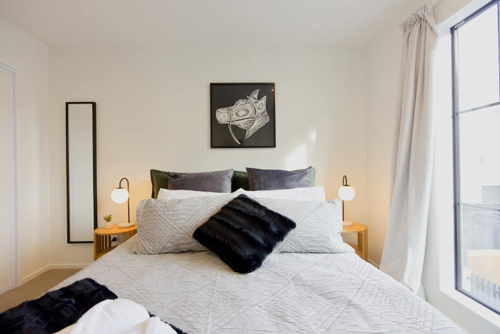 Modern Townhouse | Prime Location + Carpark - New Zealand