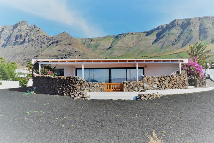 Mahalo Famara B · Plage · Terrasse · Vue Sur La Mer. - Lanzarote