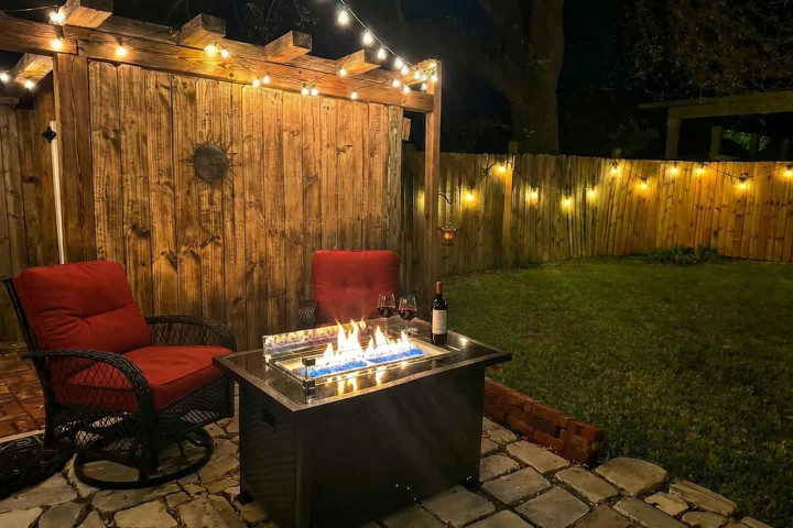 Quiet. Private. Perfect. Courtyard Suite For Two - Florida Panhandle, FL