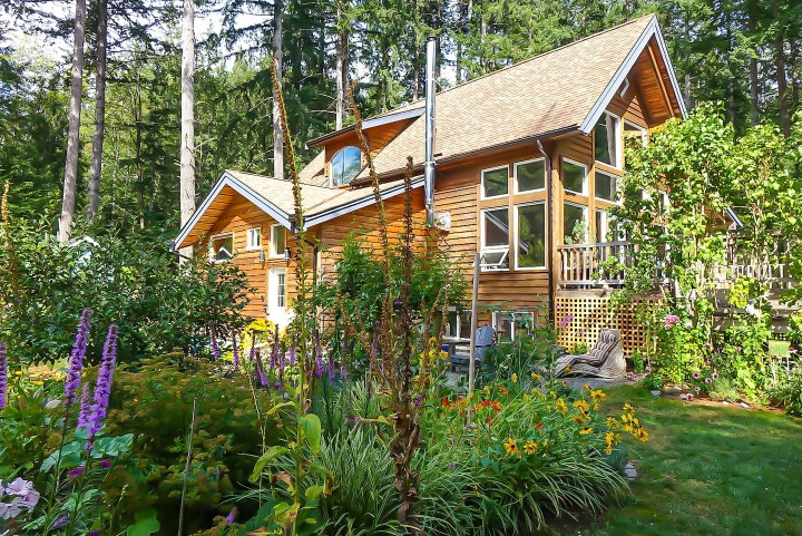 Forest & Forage House: Finnish Wood-fired Sauna - Campbell River