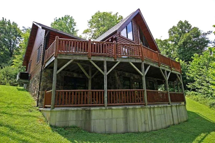 Spacious Cabin Retreat W/ Hot Tub, Oh - Logan, OH