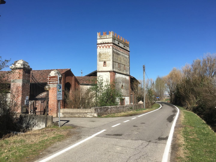 Tour Crénelée Dans L'ancien Fief De Barberousse - Lodi