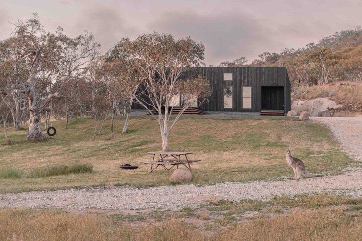 Rural Alpine Luxury | Bespoke Family Cabin - Jindabyne