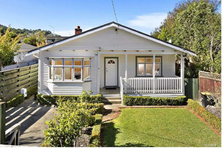 Charming 3-bedroom Bungalow In Central Karori - Wellington