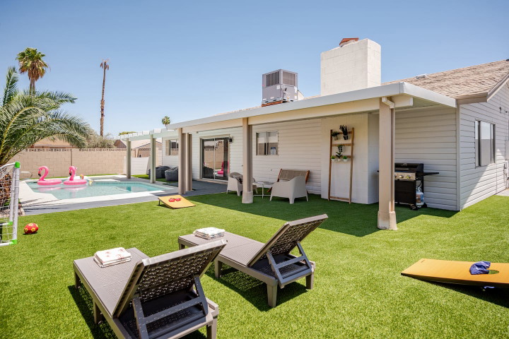 Retro Modern Oasis Pool Golf - Las Vegas, NV