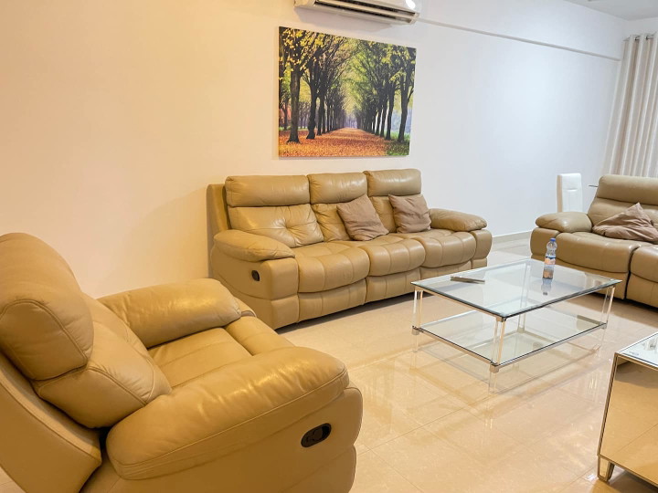 3-bedroom Flat With Parking, Shops & Restaurants . - Muscat