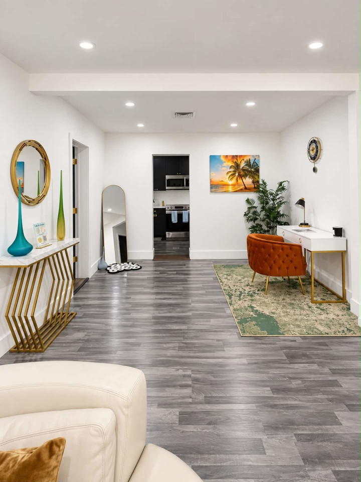 The South Haus 3b/1b
Near Um/ Brickell/ The Grove - South Miami, FL