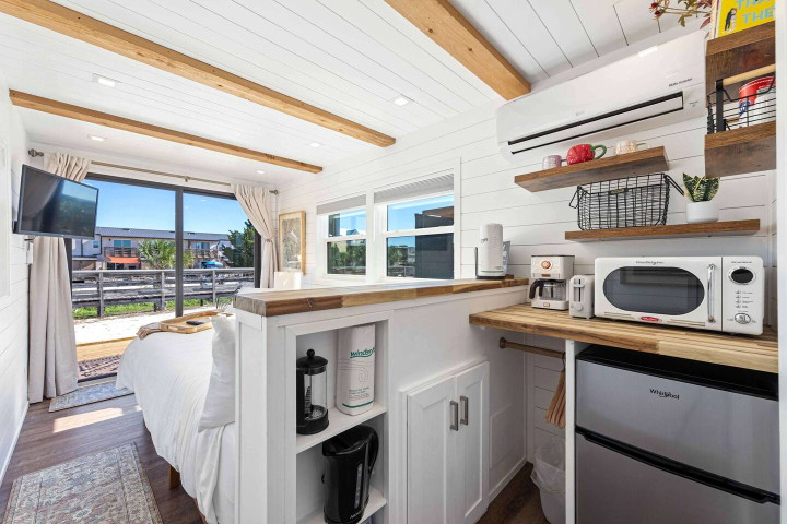 Beachside Container Tiny Home Saltwater Oasis - Fort Walton Beach, FL