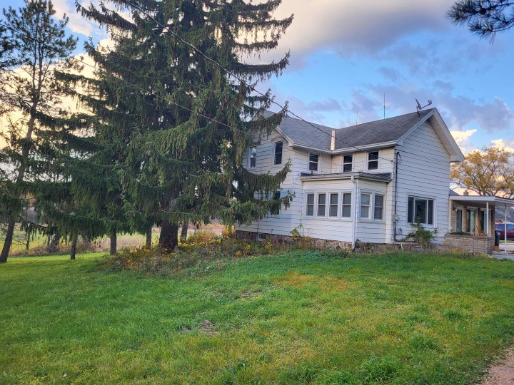 Down On The Farm! Charming 2 Br With Scenic Views. - Waukesha, WI