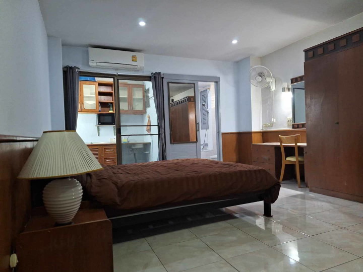 Night Bazaar Condotel, 88 Chiang Klan Road. - Chiang Mai