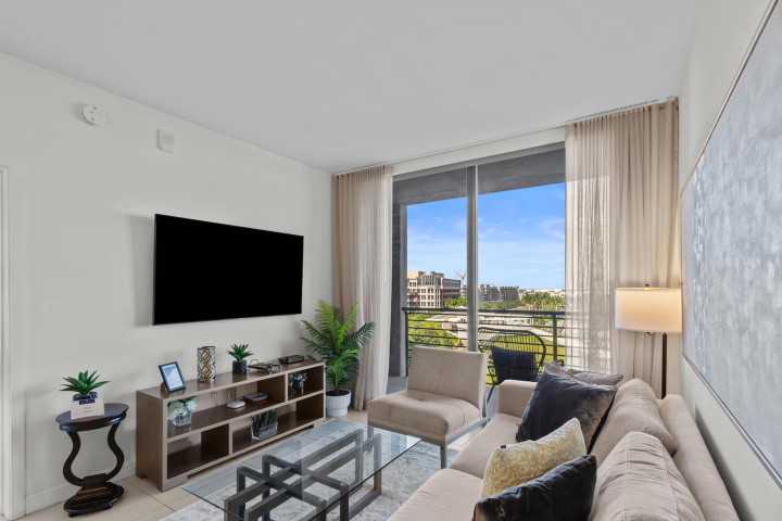 Modern 2 Bedroom Condo Doral Miami Stay - Doral, FL