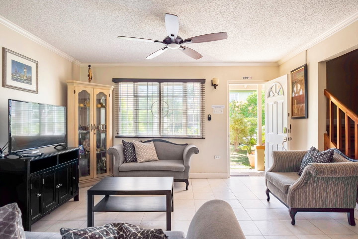 Townhouse With Scenic Views In Gated Community - Kingston