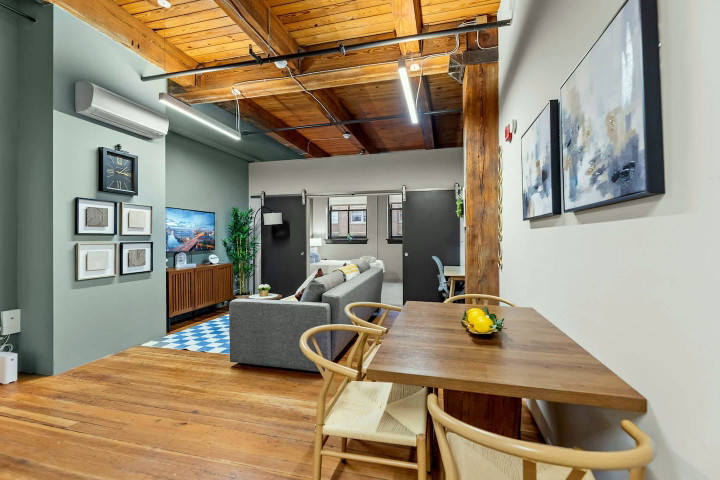 Historic Loft In Downtown Kcmo | Free Parking - North Kansas City, MO