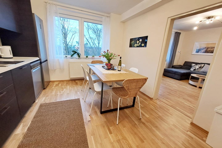 Apartment House With A Garden In A Quiet Part Of Prague - Prága