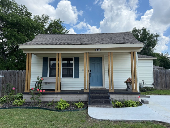 Le Cottage Vintage Rose - Broken Arrow, OK