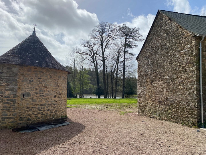 The Courtyard Of La Musse - Le Verger